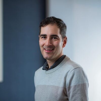 Deep-learning system explores materials’ interiors from the outside ...